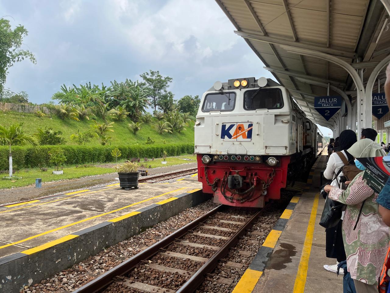 Bandung to Yogyakarta by Train (Economy, Executive, Panoramic Class ...
